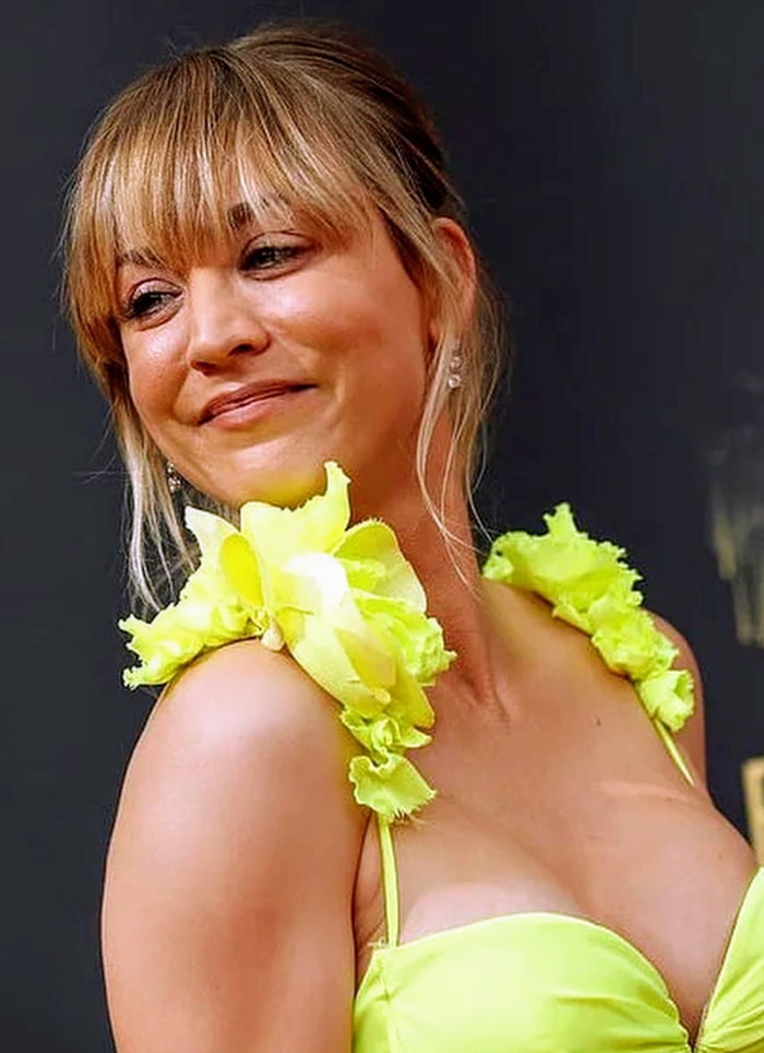 Kaley Cuoco, nice rack - 9GAG