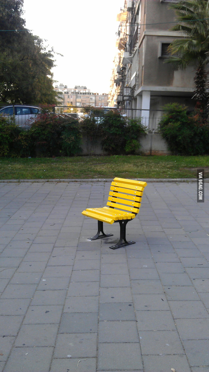 Forever Alone bench - 9GAG