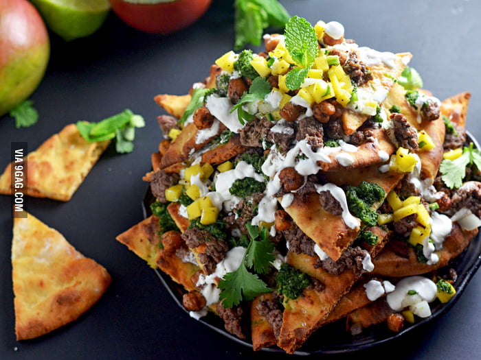 Nachos with an Indian-inspired twist. How to make Loaded Naanchos! - 9GAG