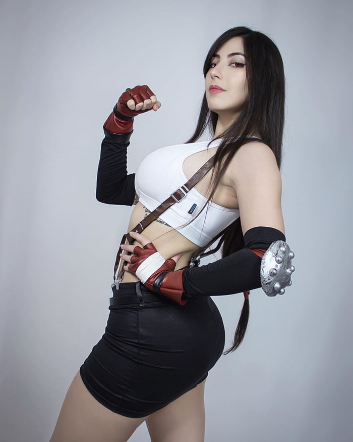 Final Fantasy VII Tifa Lockhart cosplay by Danielle Vedovelli - 9GAG