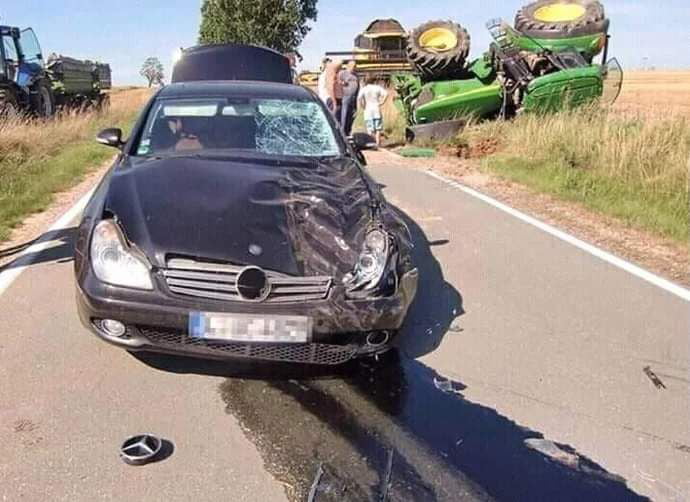 Car fight: Mercedes won - 9GAG