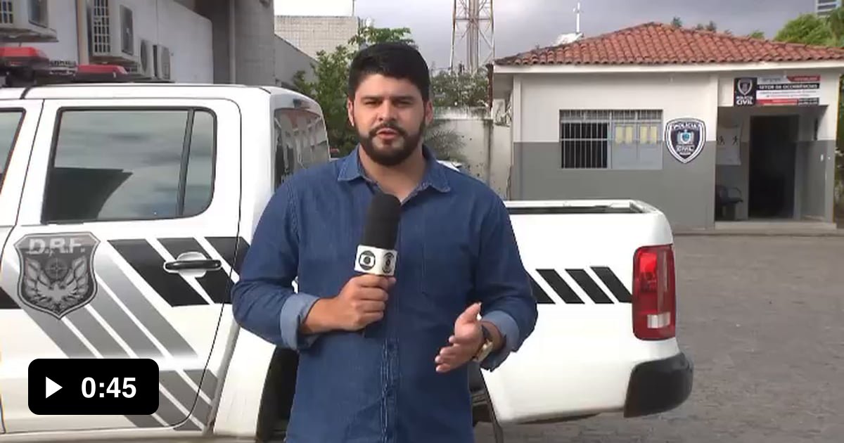 Reporter Can't Stop Laughing After Cat Interrupts News Segment - 9GAG