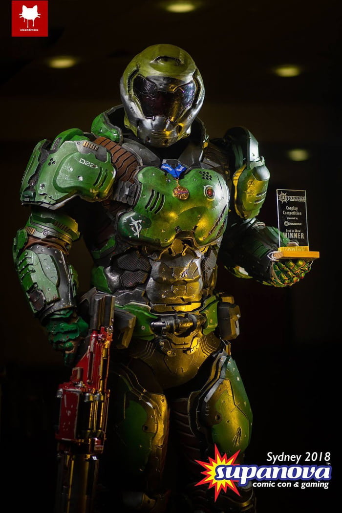 Doom Slayer Cosplay - 9GAG