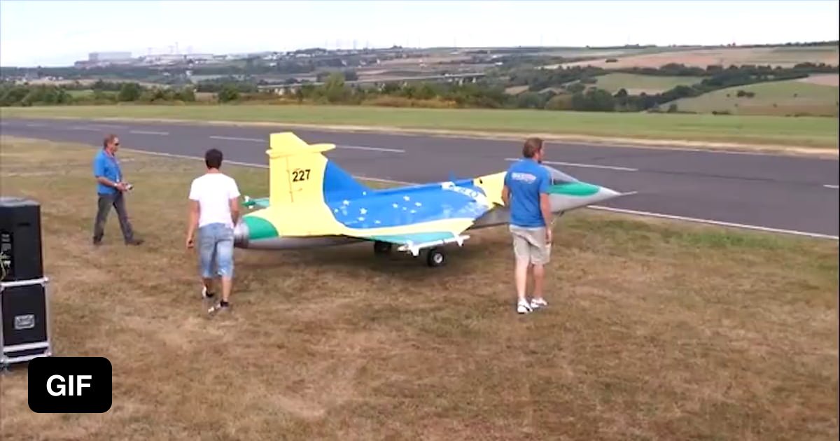 Very expensive 1/2 scale turbine powered RC jet disintegrates in mid ...