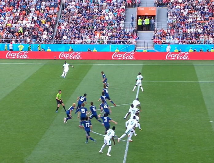 Beautiful offside trap by the Japanese players. Perfect synchro ! - 9GAG