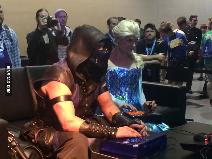 Subzero plays mortal combat with Elsa from Frozen - 9GAG