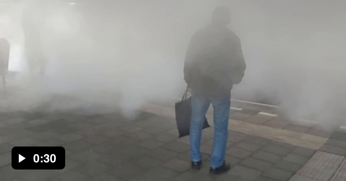 *HEADPHONES WARNING* Steamtrain letting off some steam - 9GAG