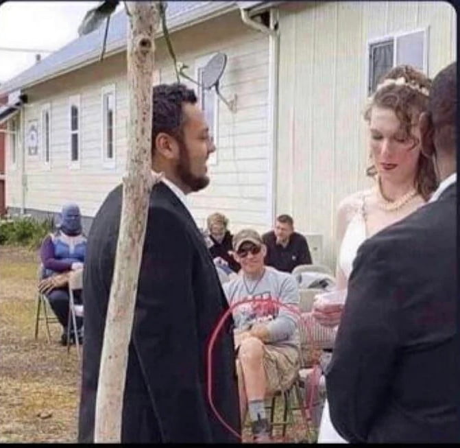 The cursed red circle - 9GAG