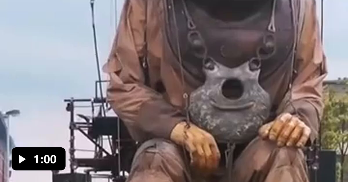 Absolutely biggest Giant puppet - 9GAG