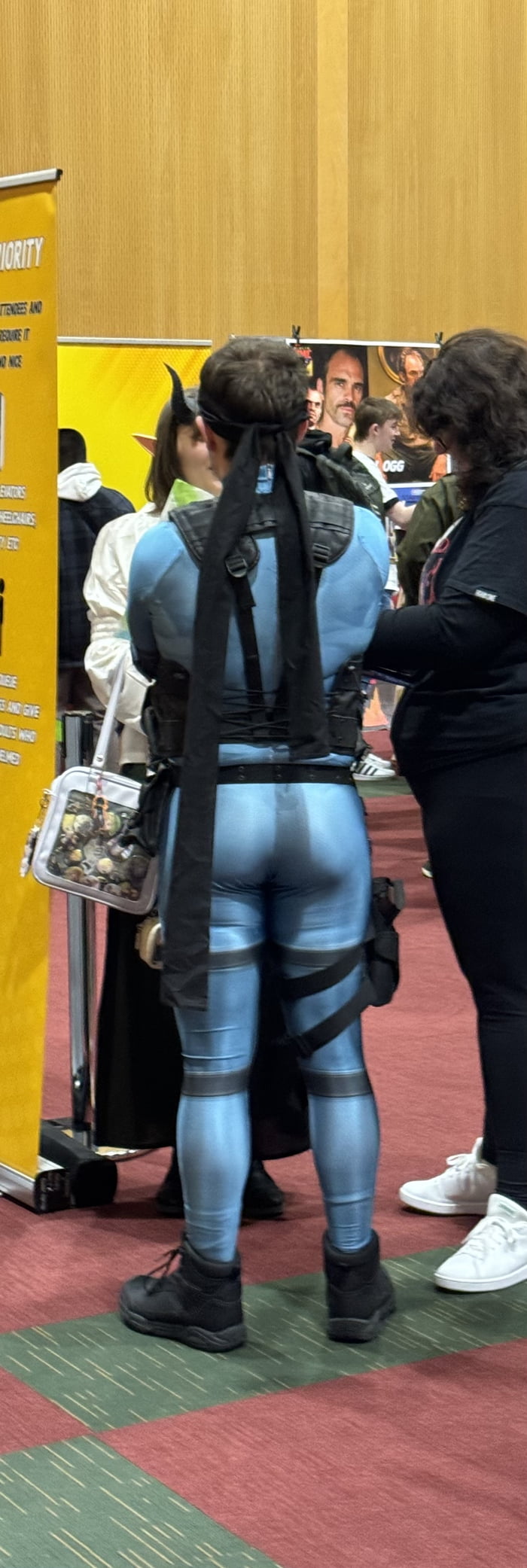 Solid Snake have cakes - 9GAG