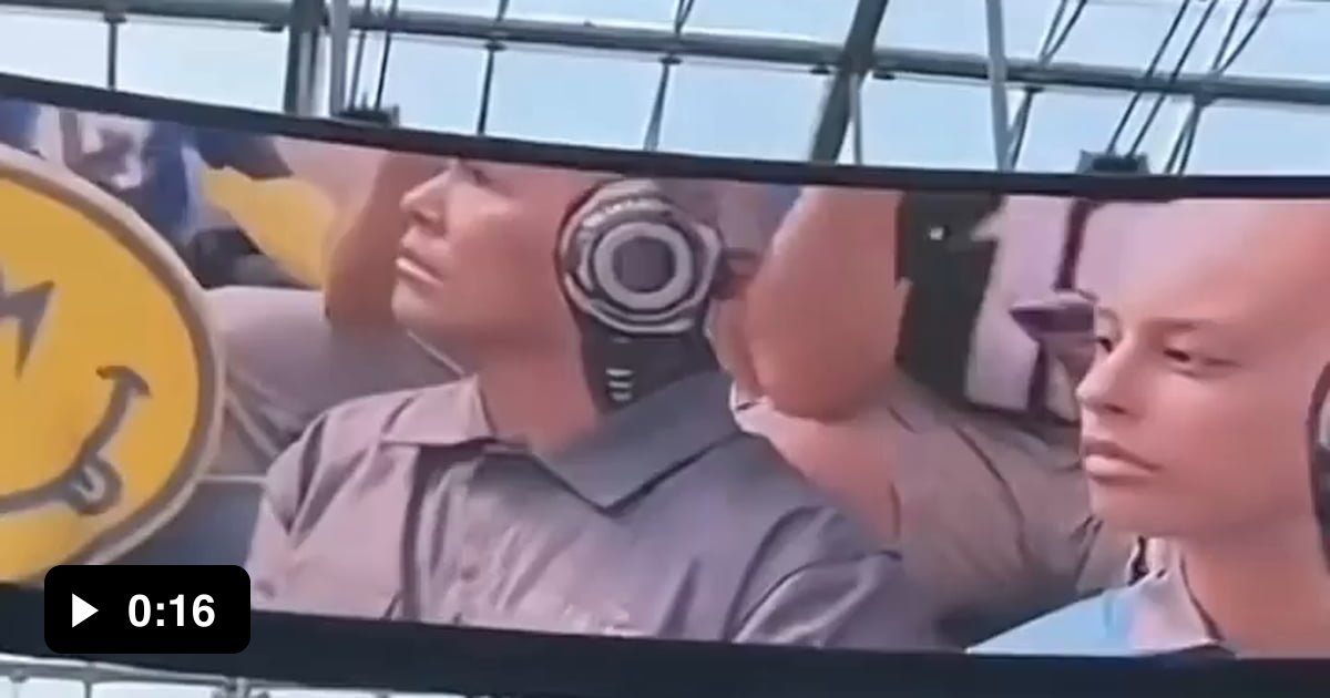 San Diego Chargers filled empty seats with robots - 9GAG