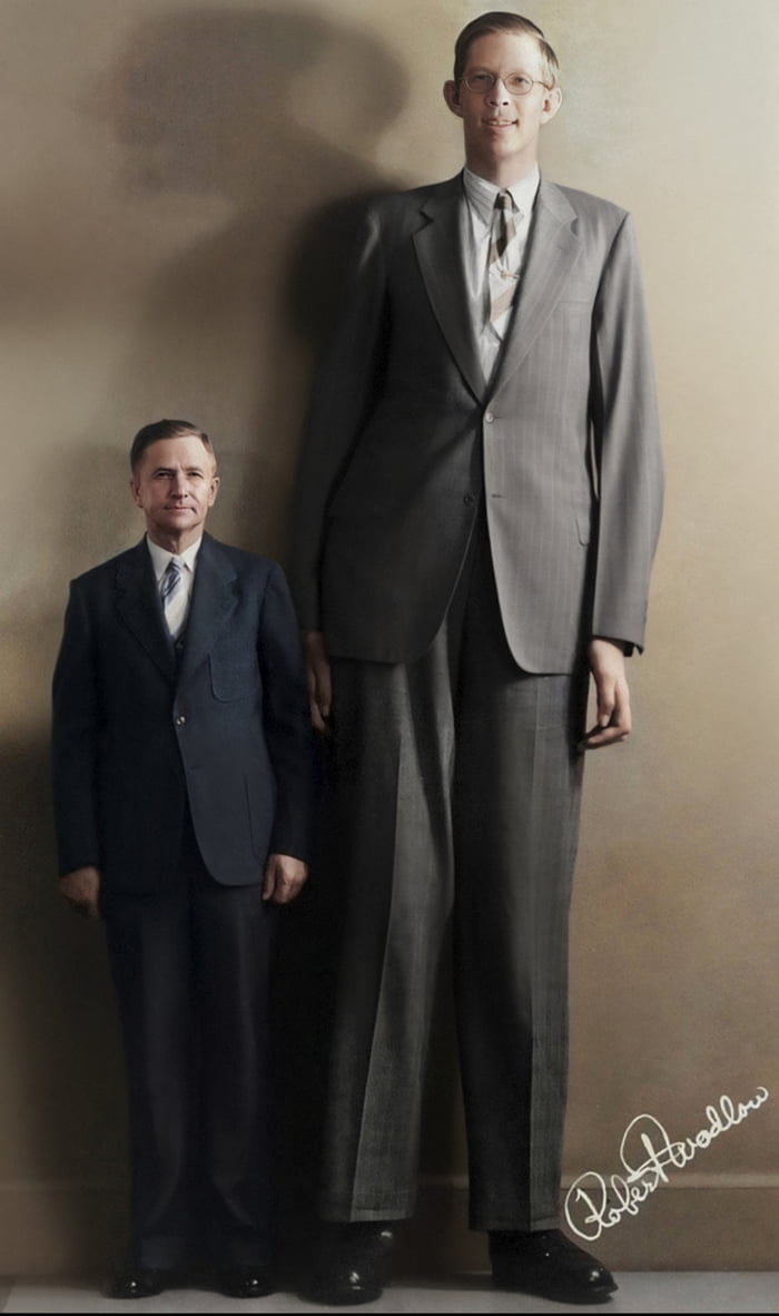 Robert Wadlow the tallest man in history with his father Harold ...