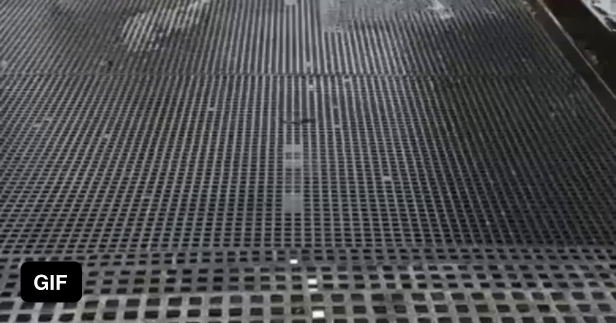 The way water moves around is amazing! - 9GAG