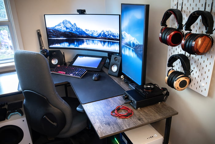 Corner desk setup - 9GAG
