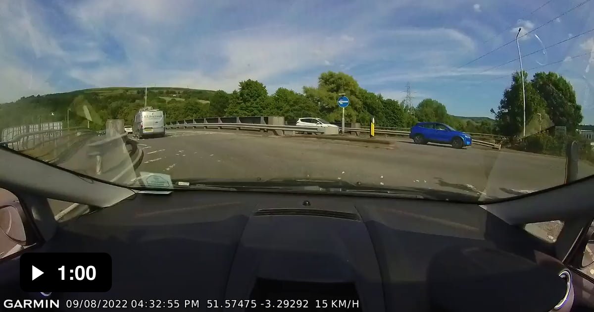 When a driving lesson doesn't go to plan. - 9GAG