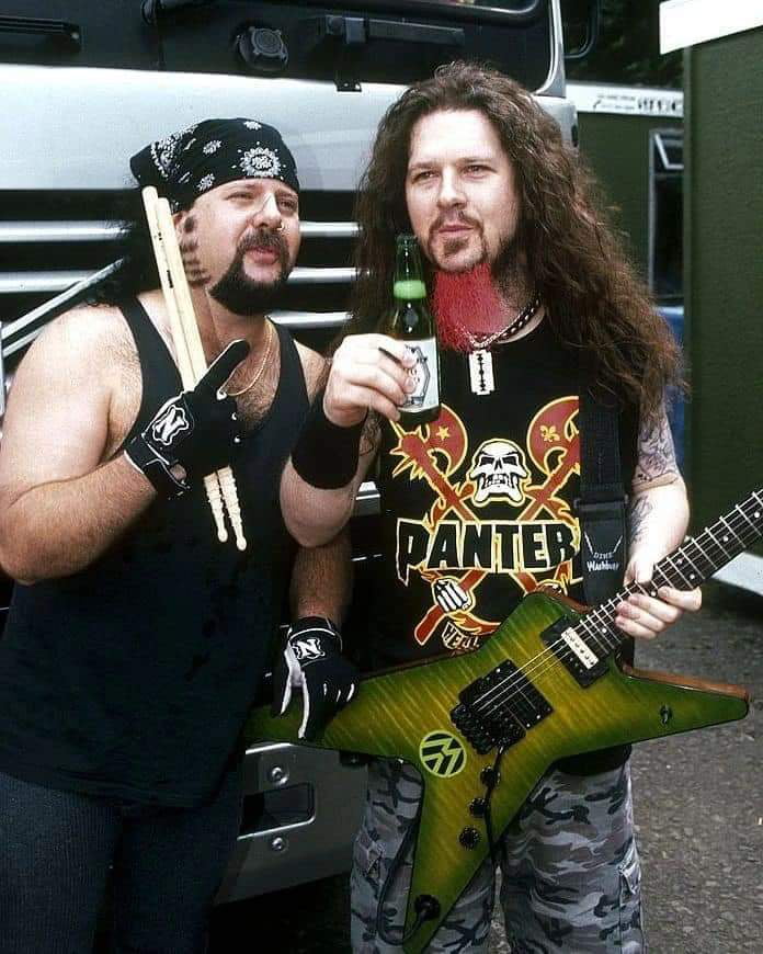 Vinnie Paul and Dimebag Darrell of Pantera.. Ozzfest 98. - 9GAG