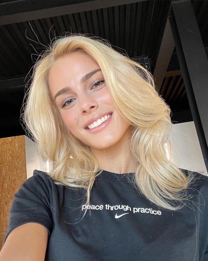 Yulia Levchenko - 9GAG