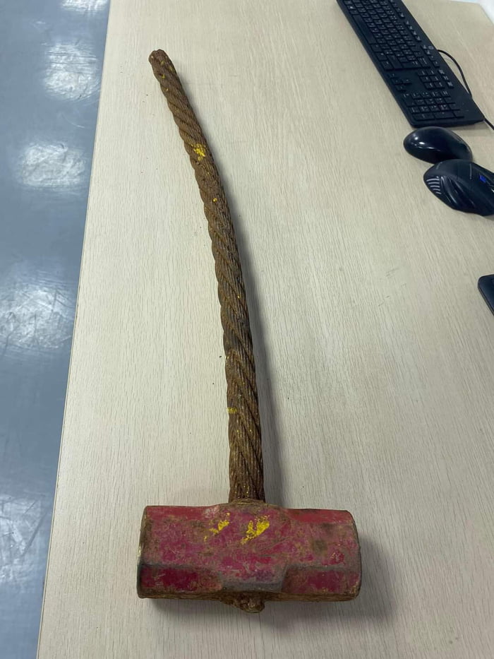 Look at that, a floppy hammer - 9GAG