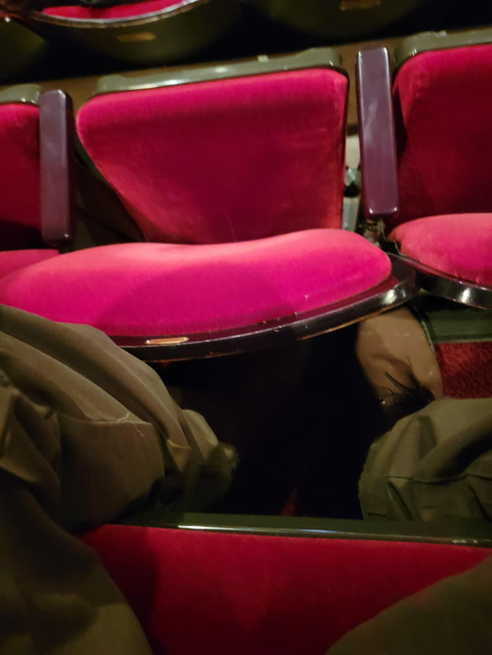 The Leg Room At Carnegie Hall 9GAG the-leg-room-at-carnegie-hall-9gag