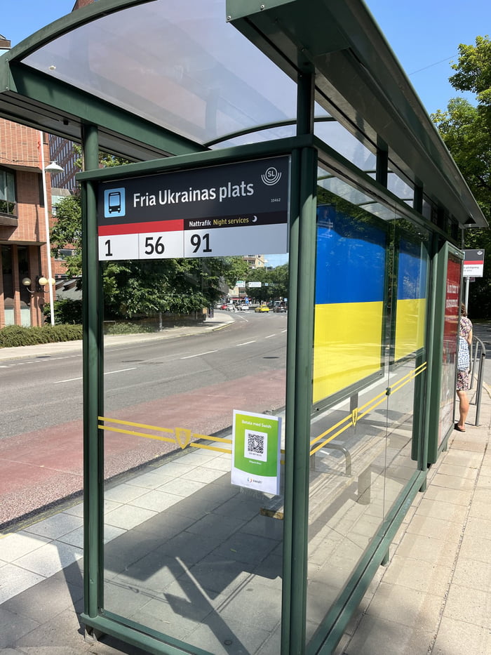 Bus stop named "A free Ukraine" just opened next to the Russian embassy ...