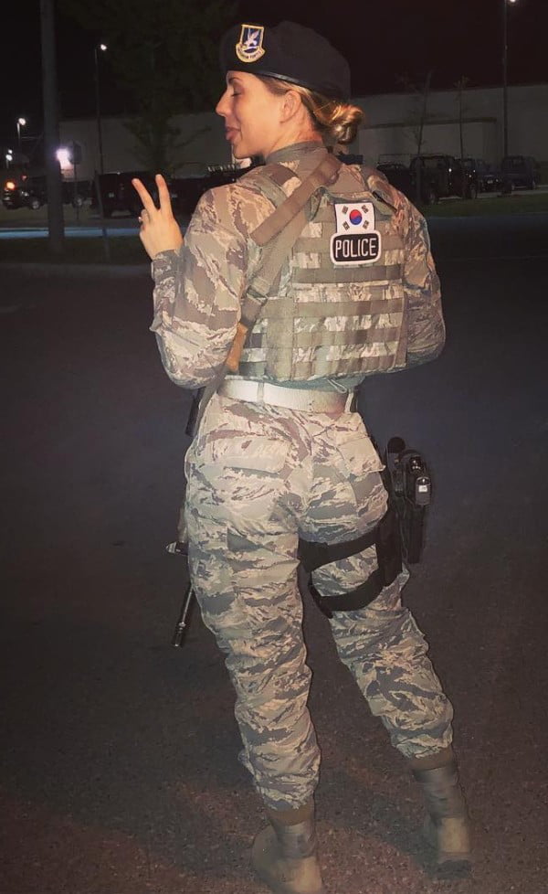 The air force definitely have the best looking staff in the military - 9GAG