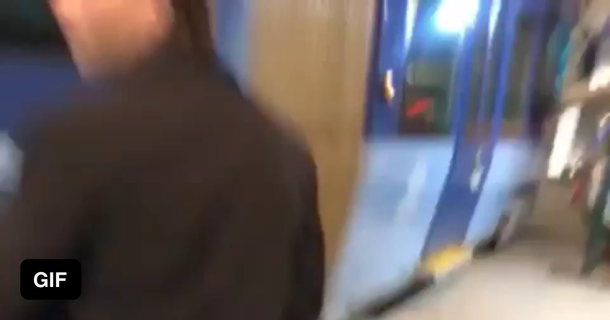 That's how you catch a tram - 9GAG