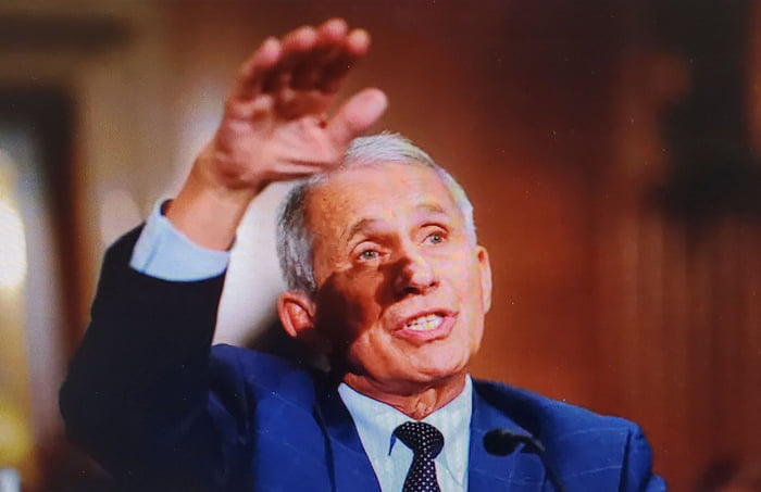 Where have I seen this pose before? Hmmm... - 9GAG