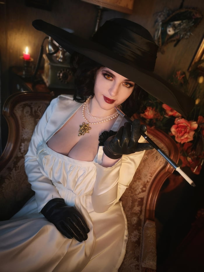 Luce Cosplay as Lady Dimitrescu (ig. luce_cosplay) - 9GAG