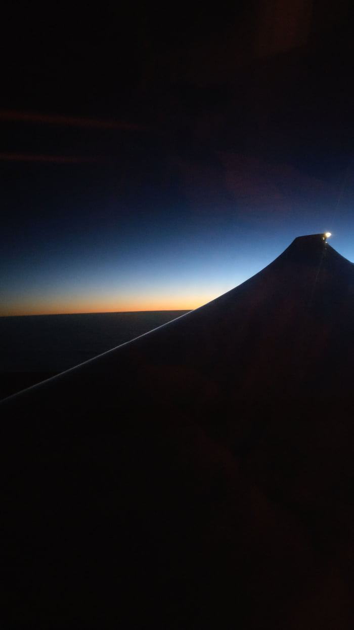 I'm obsessed with this picture! Emirates EK 501 - 9GAG