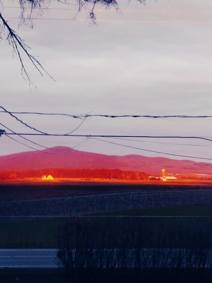 Weird sunset in Québec, but nice to see !!! - 9GAG