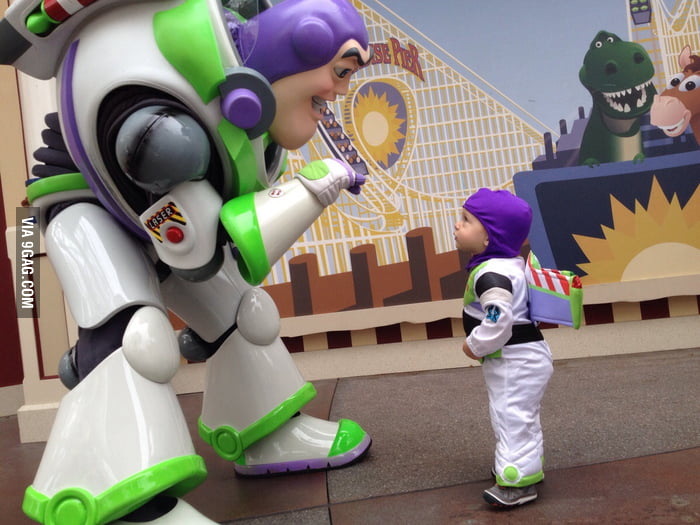 Buzz Lightyear meets his son - 9GAG