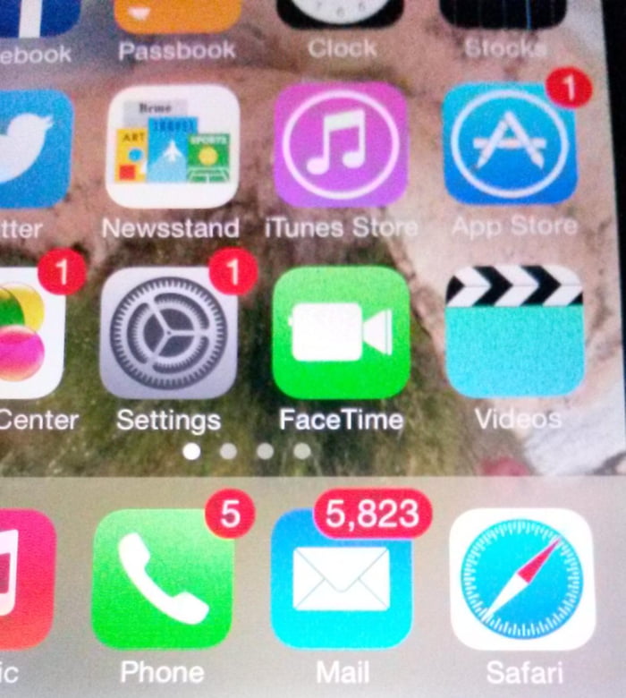 My GF's Phone makes my head explode! - 9GAG