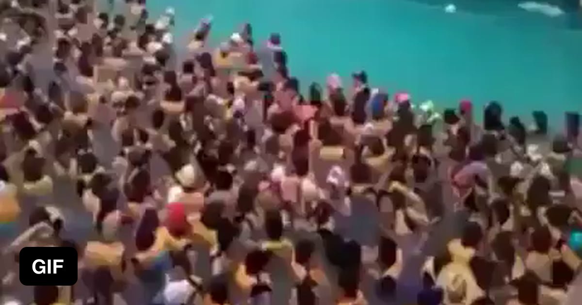 Massive human wave - 9GAG
