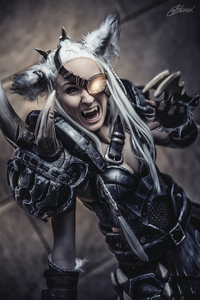 Rengar Cosplay by dezzibell - photo by Captured. - 9GAG