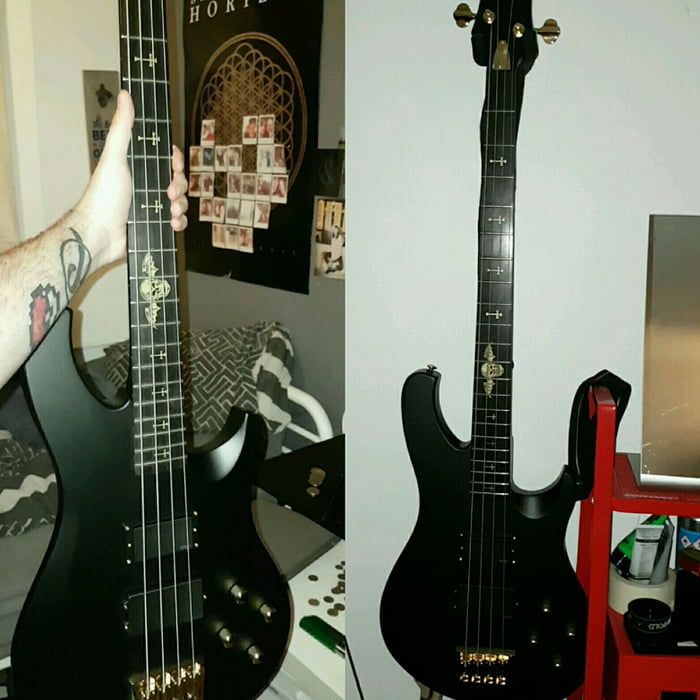 Got this new bass the other day, any A7X fans out there? - 9GAG