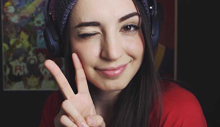 There is a big difference between "Hot" and "beautiful". Her face does ...