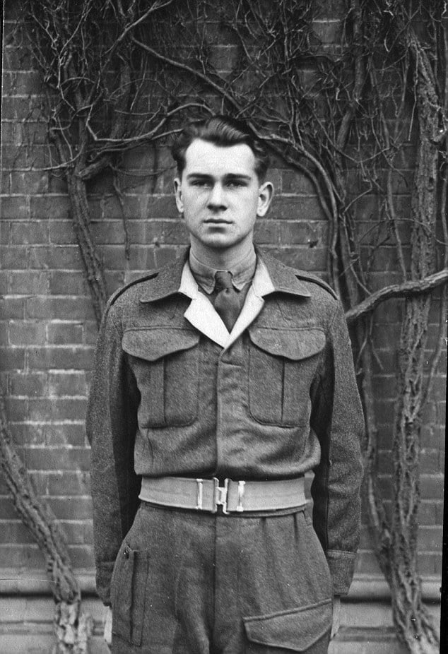 RIP Cpt. David Render. WW2 tank commander and writer - 9GAG