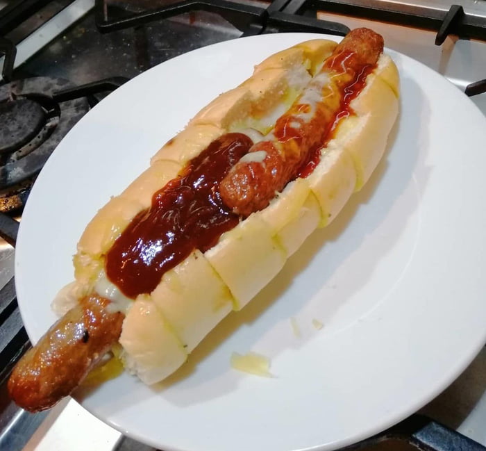 Garlic bread dogs - 9GAG