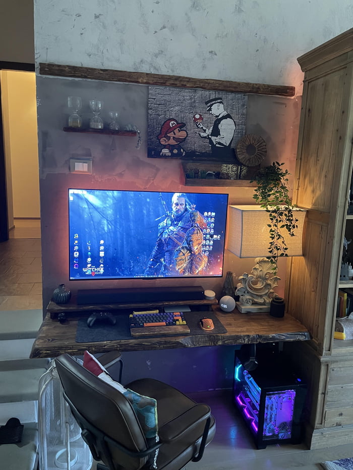 LG c42 desk setup(upgrade) - 9GAG