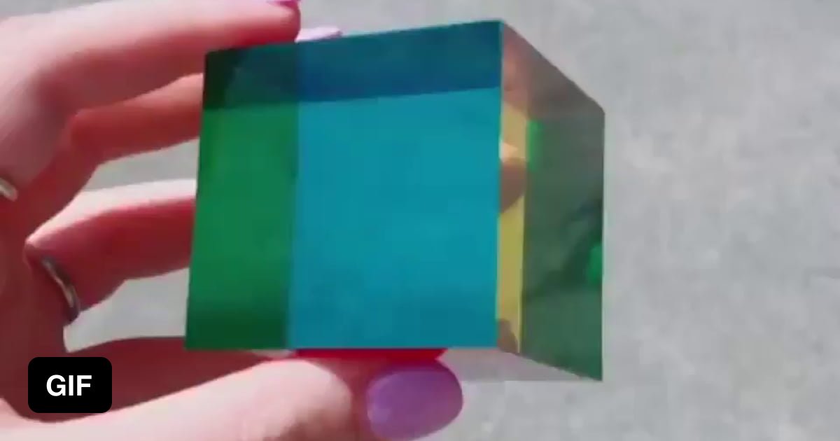 This CMY Cube is Mesmerising. - 9GAG