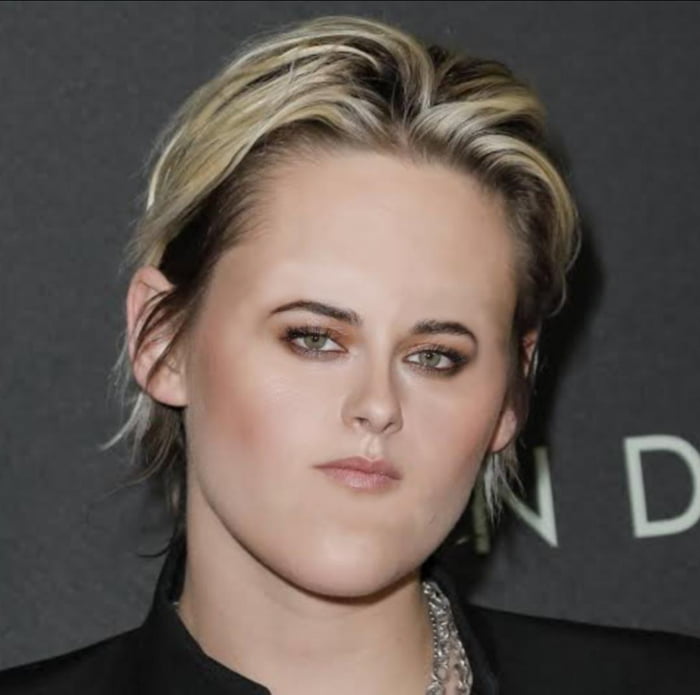 Kristen stewart with a small face - 9GAG