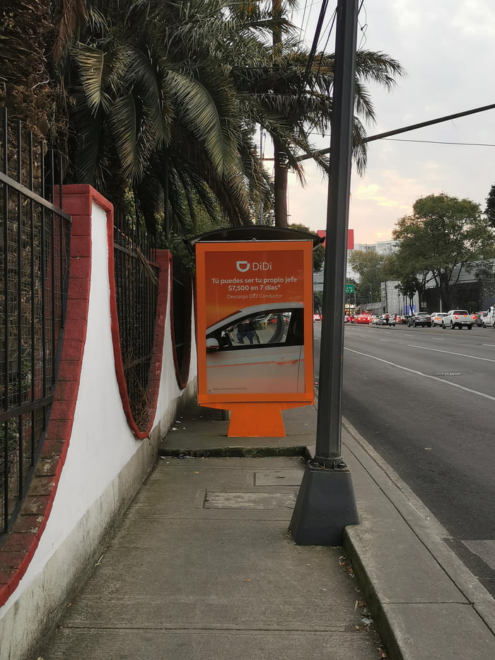 A Mexican sidewalk - 9GAG