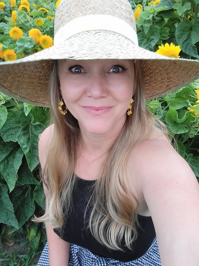 48 year old Mom - 9GAG