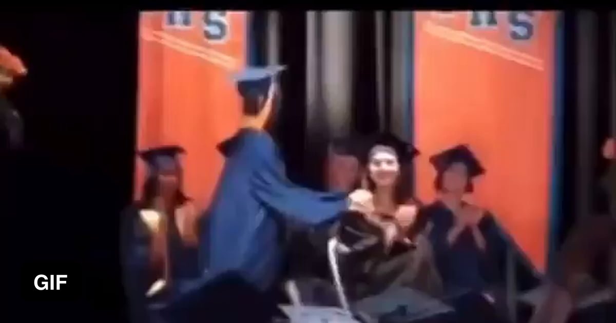 This guy getting his diploma - 9GAG