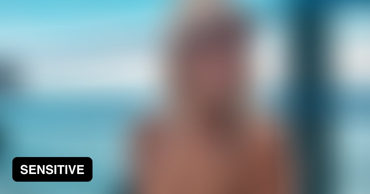 Blonde in a black bikini - 9GAG