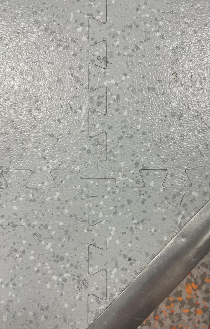 Interesting pattern of floor - 9GAG