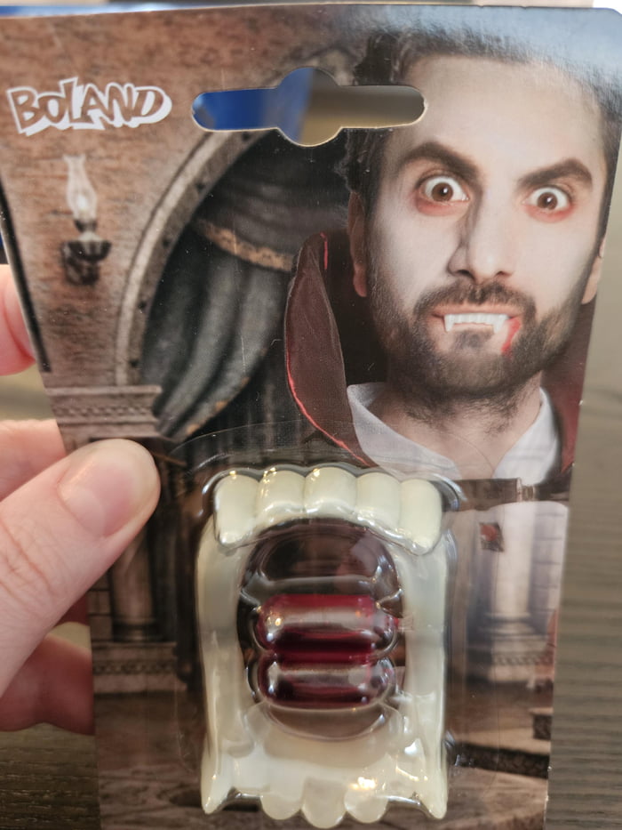 Whoever made these teeth doesn't seem to know what teeth genuinely look ... Whoever made these teeth doesn't seem to know what teeth genuinely look ...