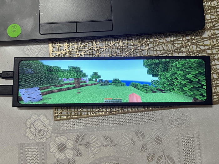 Minecraft on a tiny ultrawide - 9GAG