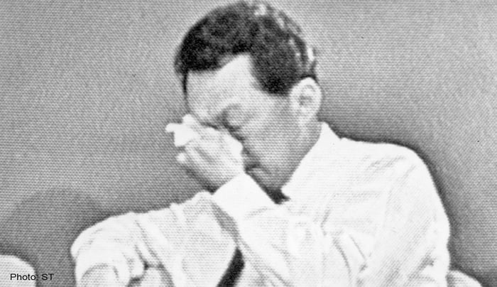 The Prime Minister of Singapore Lee Kuan Yew crying on national ...