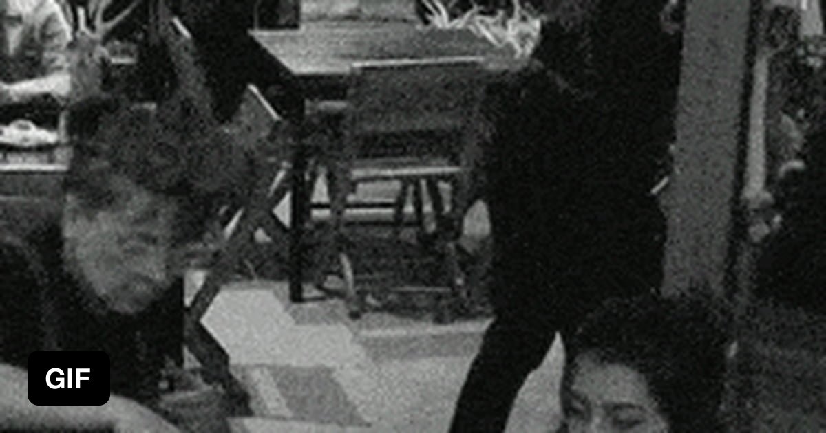 First class Service. 25% tip minimum - 9GAG